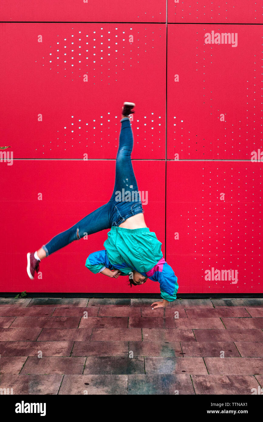 Woman cartwheel hi-res stock photography and images - Alamy