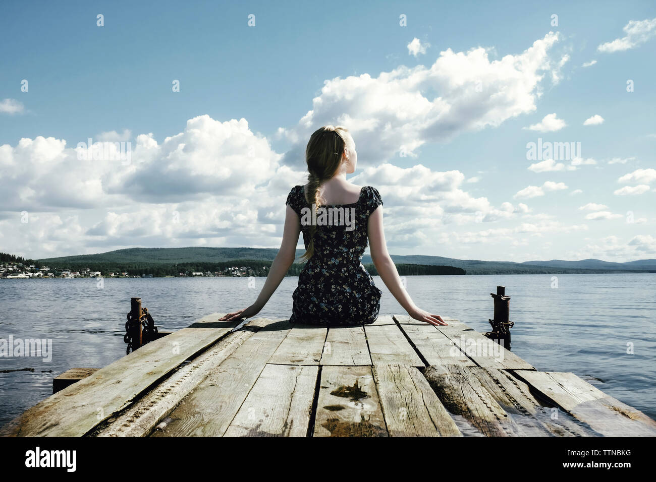 Pier river hi-res stock photography and images - Alamy