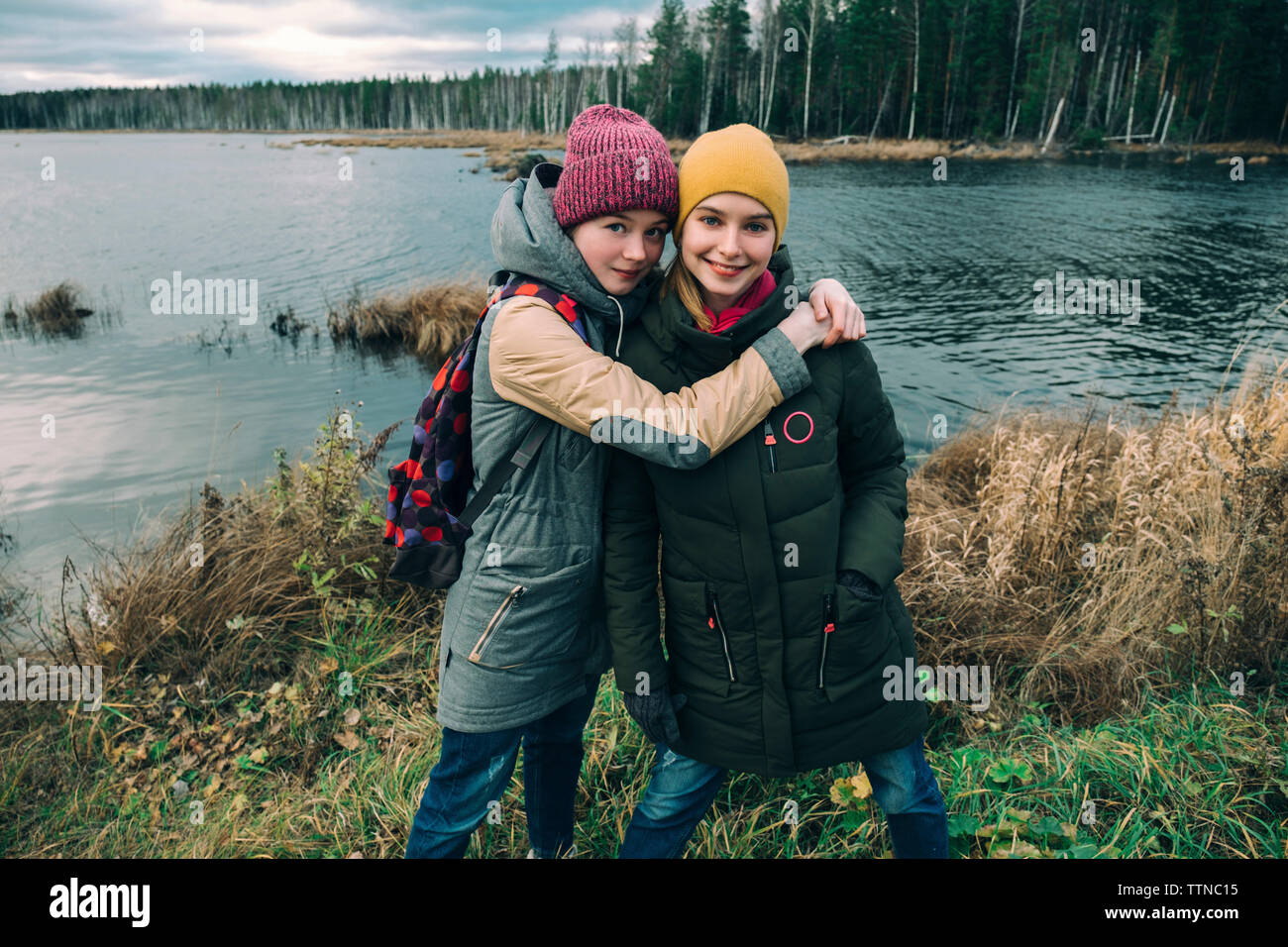 Friendship embrace hi-res stock photography and images - Alamy