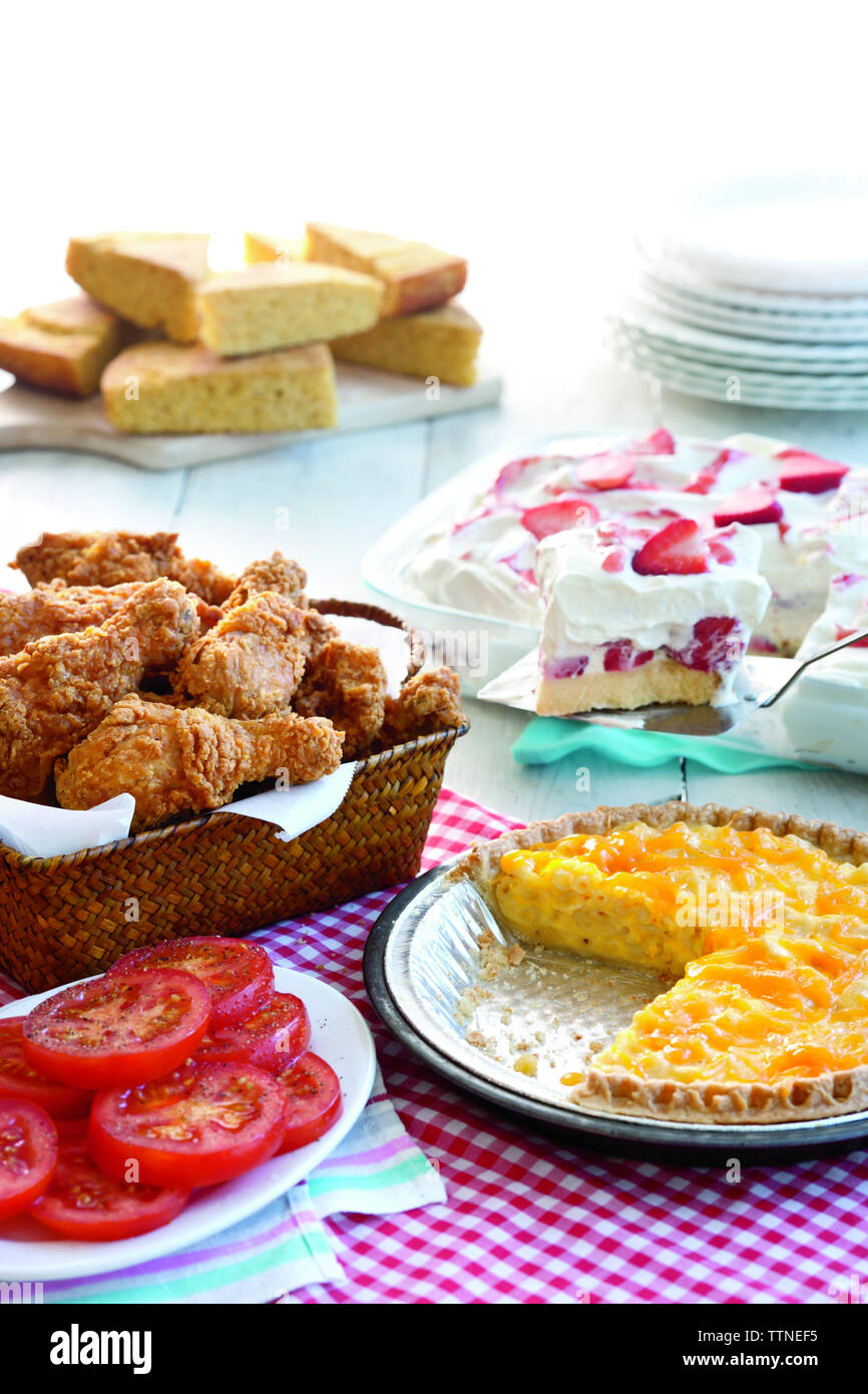 Potluck hi-res stock photography and images - Alamy