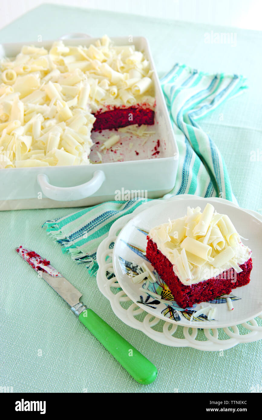 Red velvet cake hi-res stock photography and images - Alamy