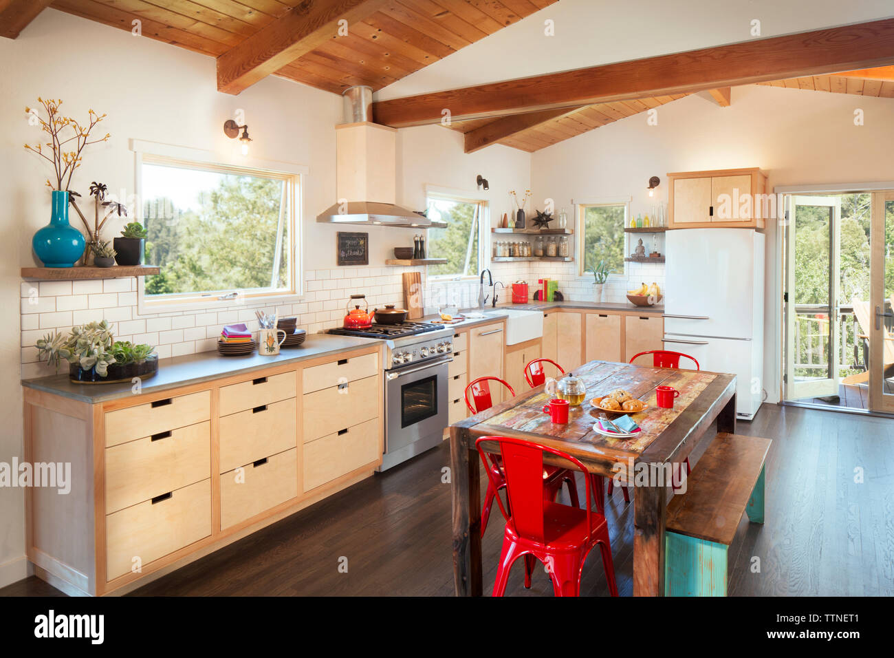 Kitchen with plates wall hi-res stock photography and images - Alamy