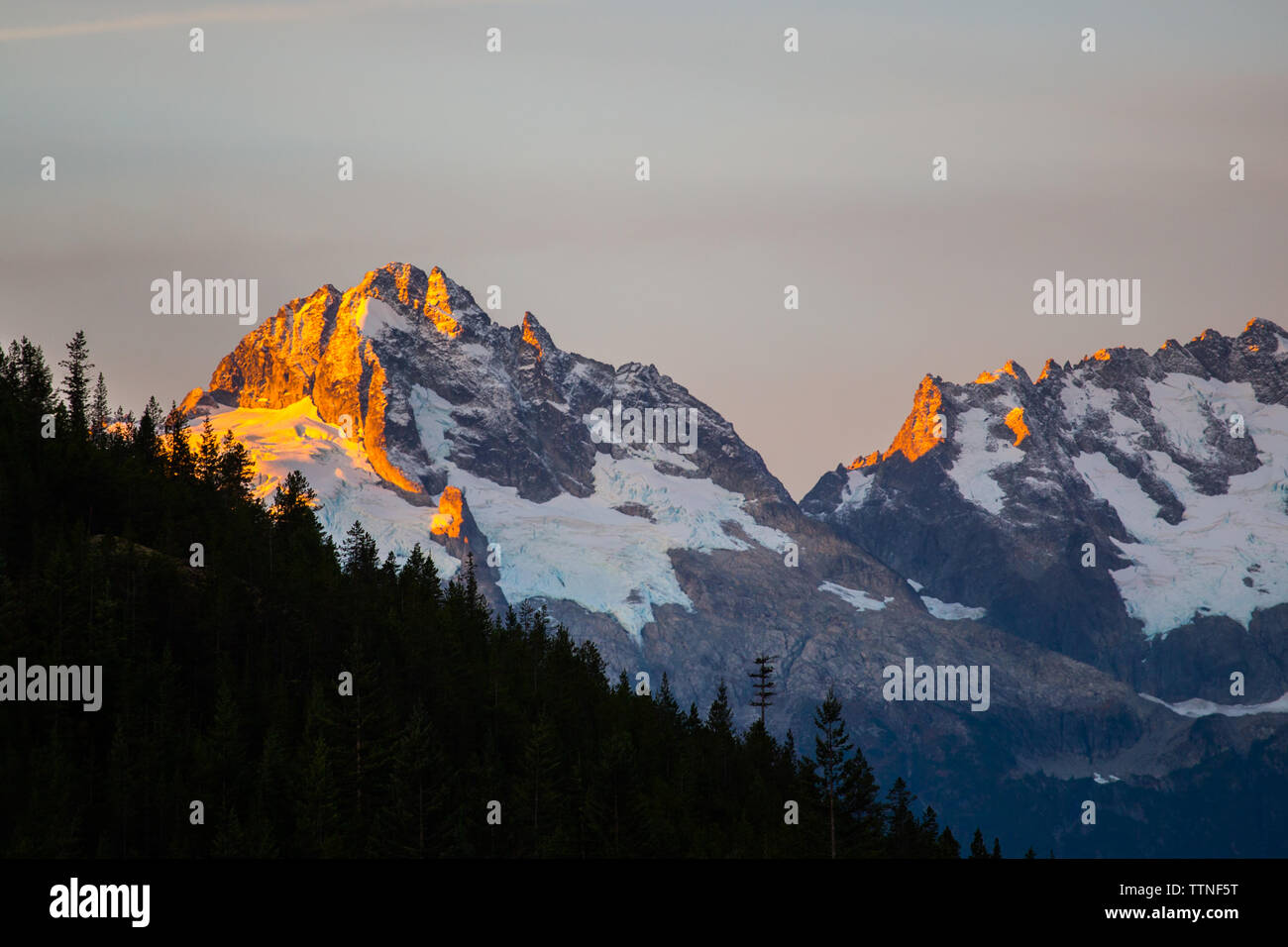Tantalus range hi-res stock photography and images - Alamy