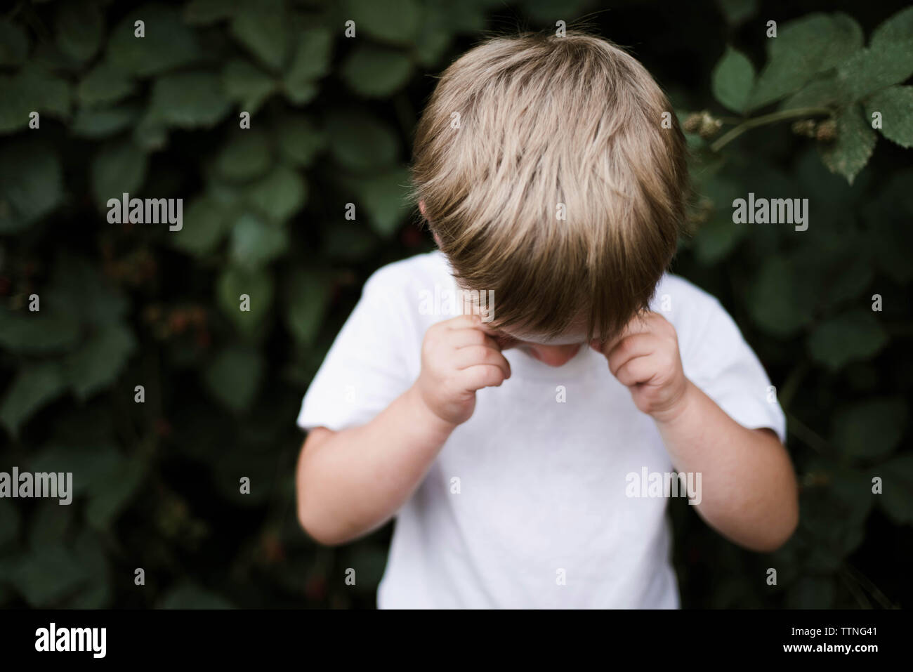 Child crying hi-res stock photography and images - Alamy