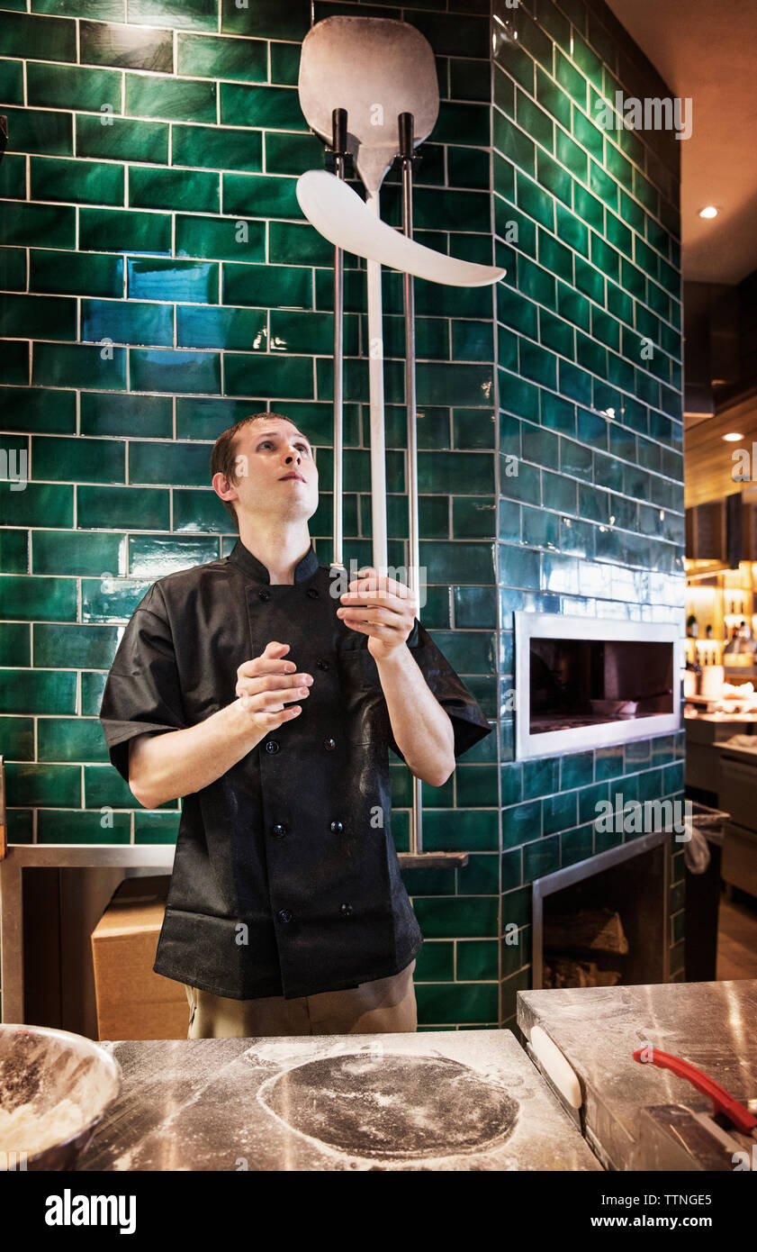 Tossing pizza dough hi-res stock photography and images - Alamy