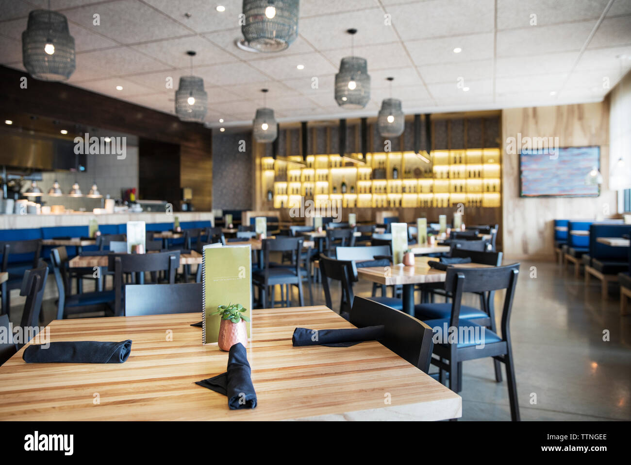 Restaurant tables and chairs hi-res stock photography and images - Alamy