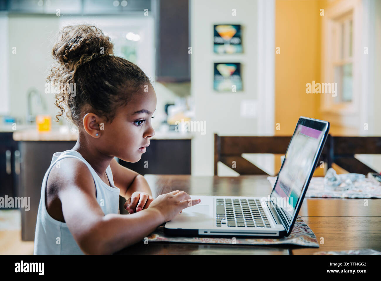Cute girl laptop hi-res stock photography and images - Alamy