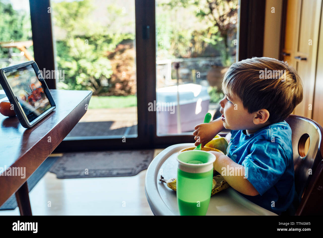 Boy eating banana hi-res stock photography and images - Alamy