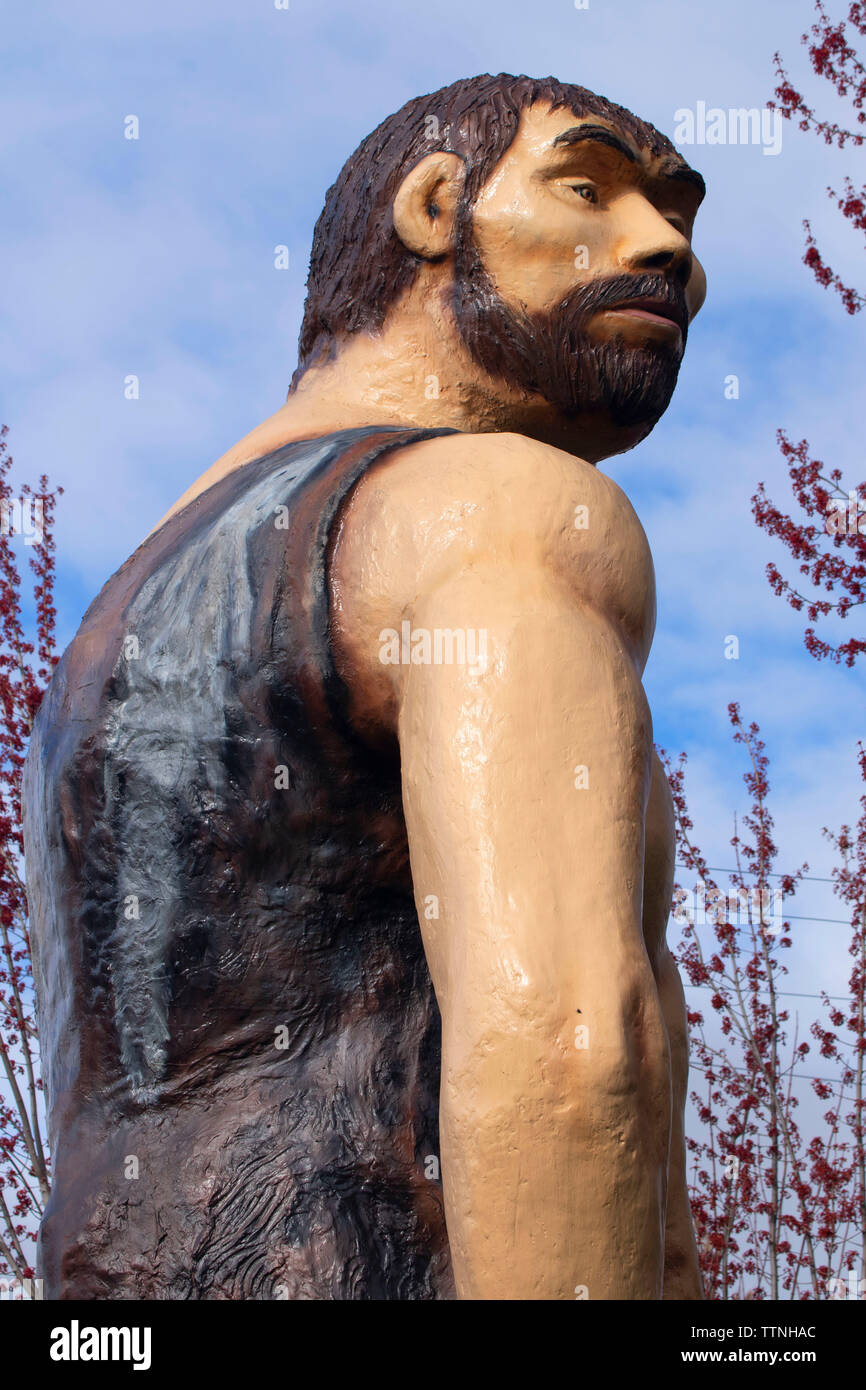 Caveman statue hi-res stock photography and images - Alamy
