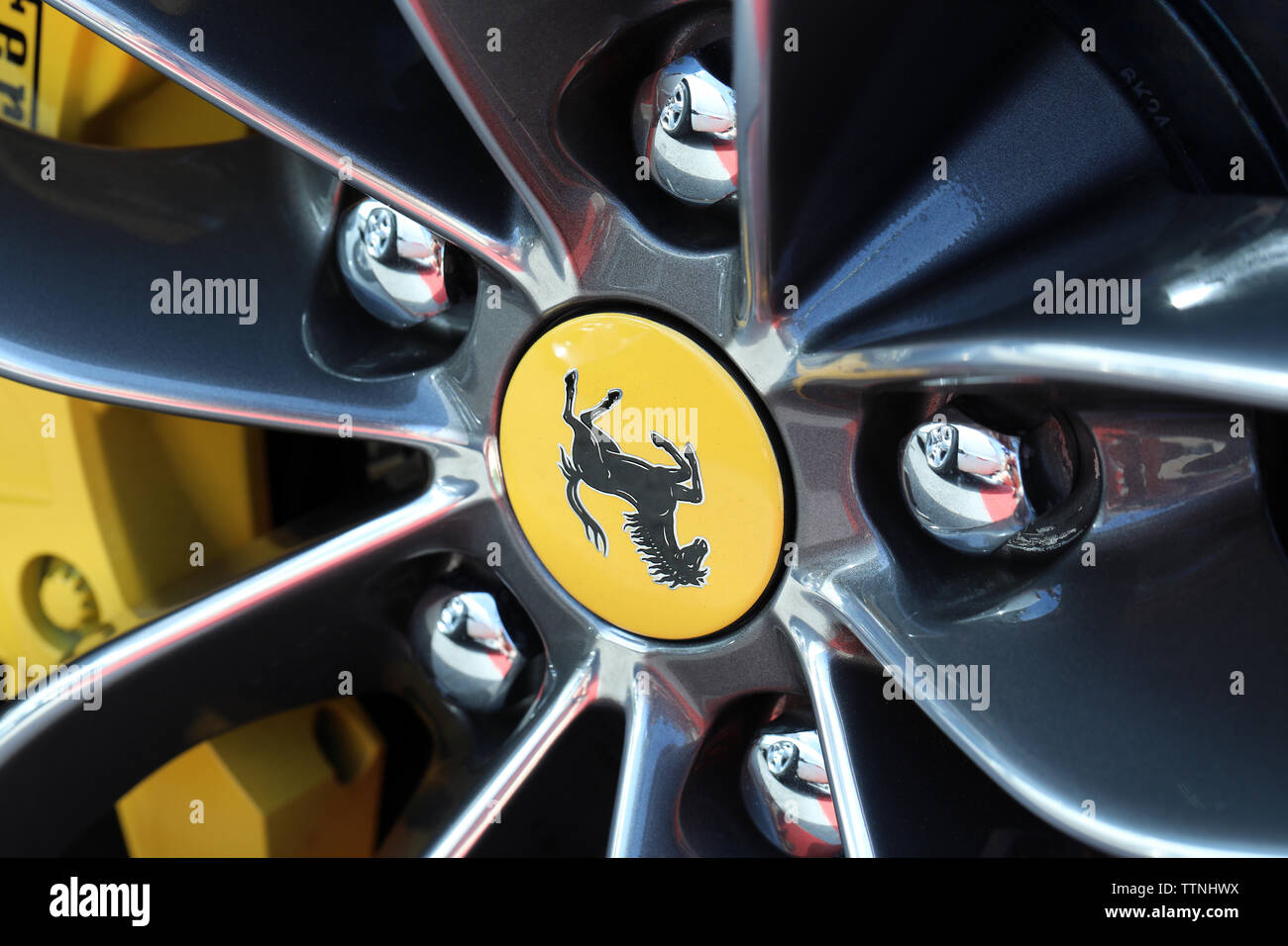 Car rim ferrari logo hi-res stock photography and images - Alamy