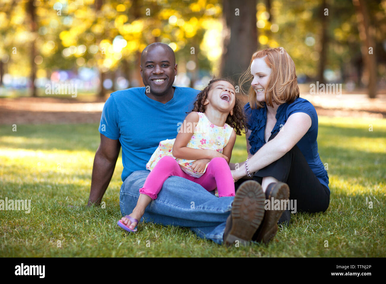 Woman sitting on mans lap hi-res stock photography and images - Alamy