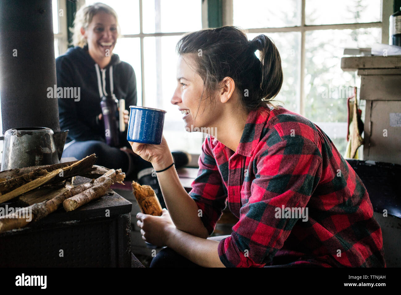 Women laughing and drinking hi-res stock photography and images - Alamy