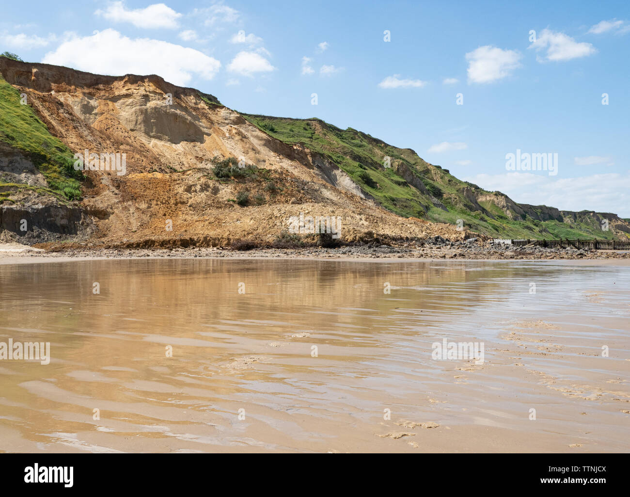 Eroding erosion cliff beach hi-res stock photography and images - Alamy