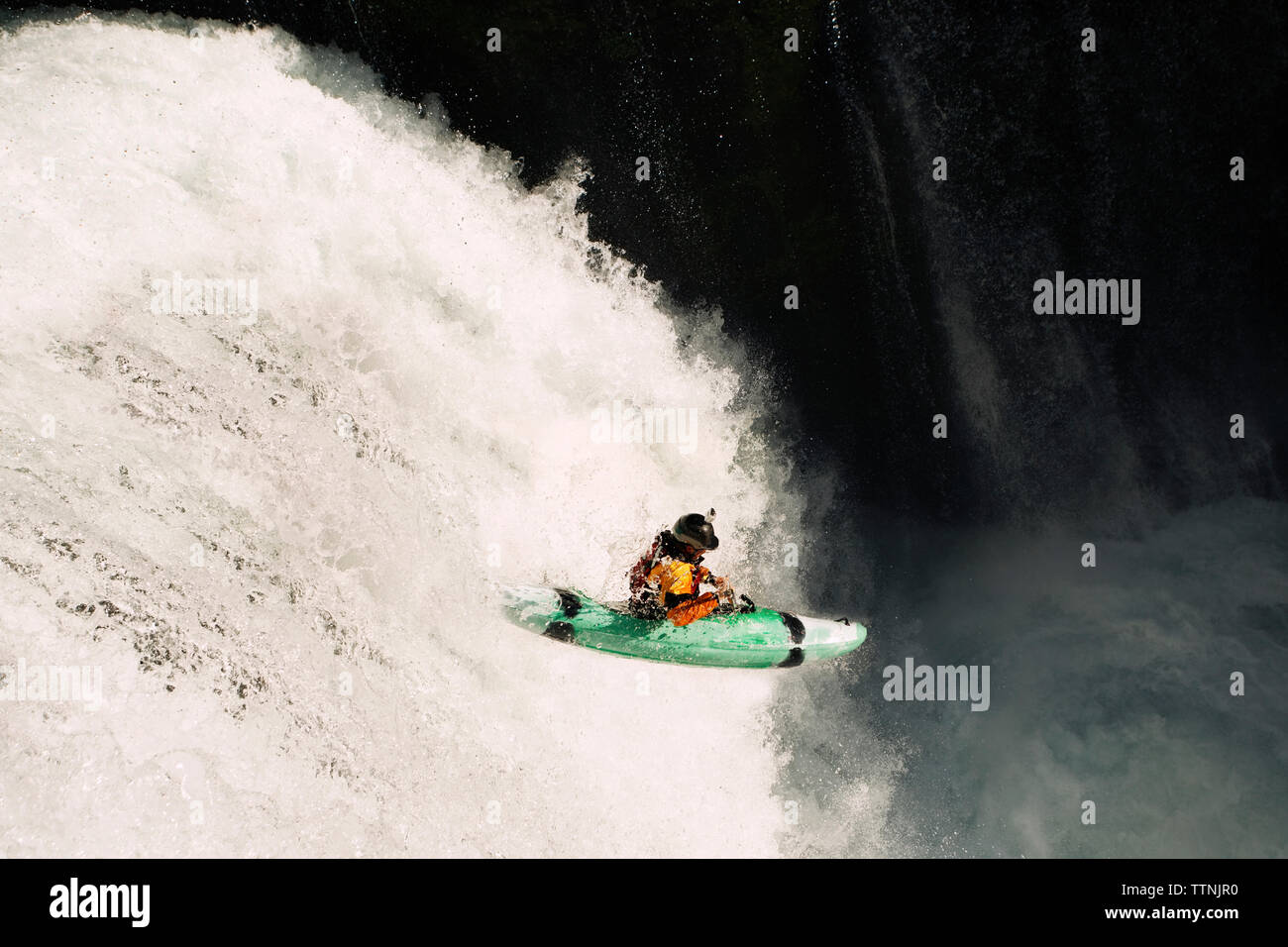 Whitewater kayaker hi-res stock photography and images - Alamy