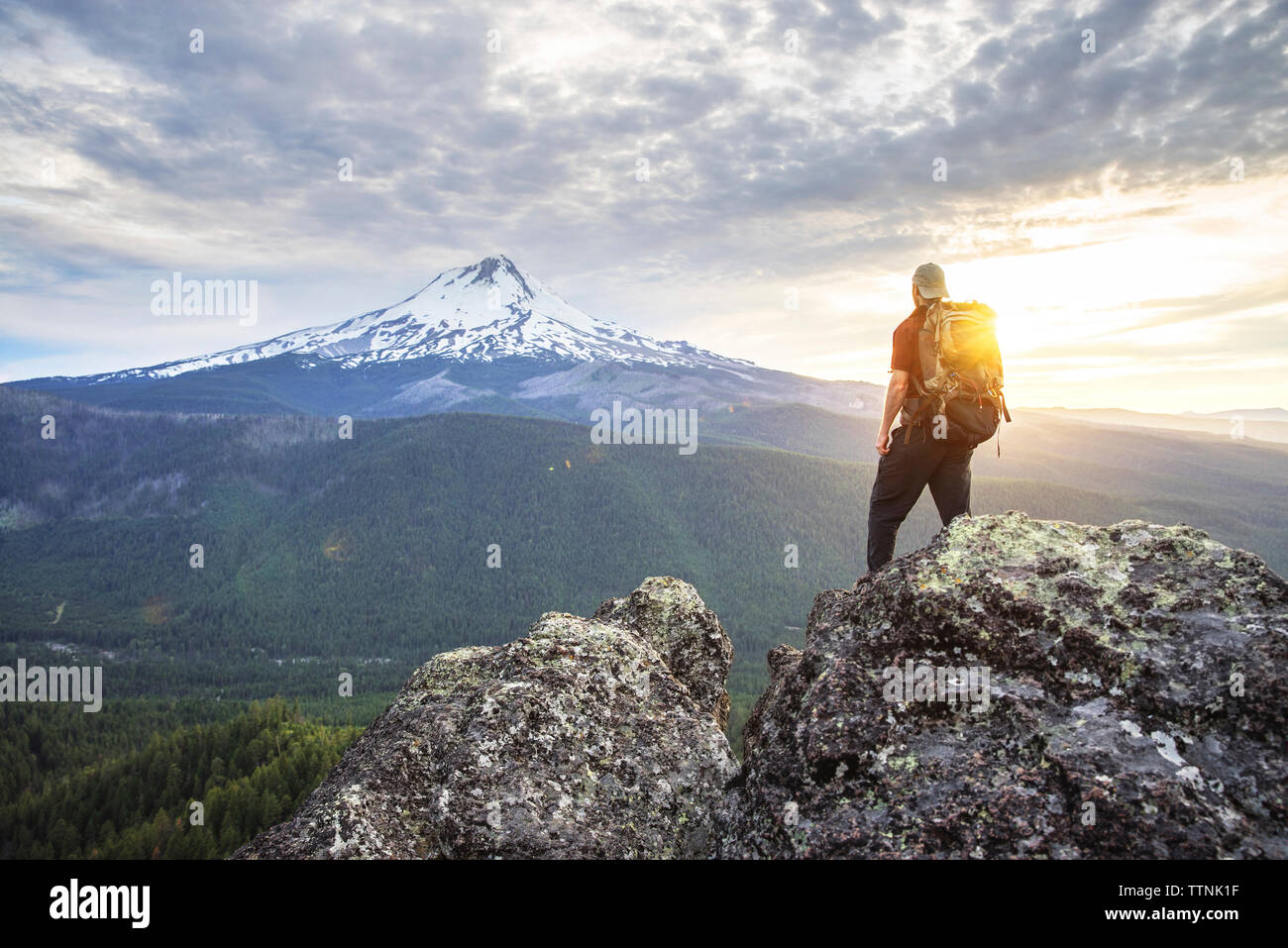 Back hiker backpack looking view hi-res stock photography and images ...