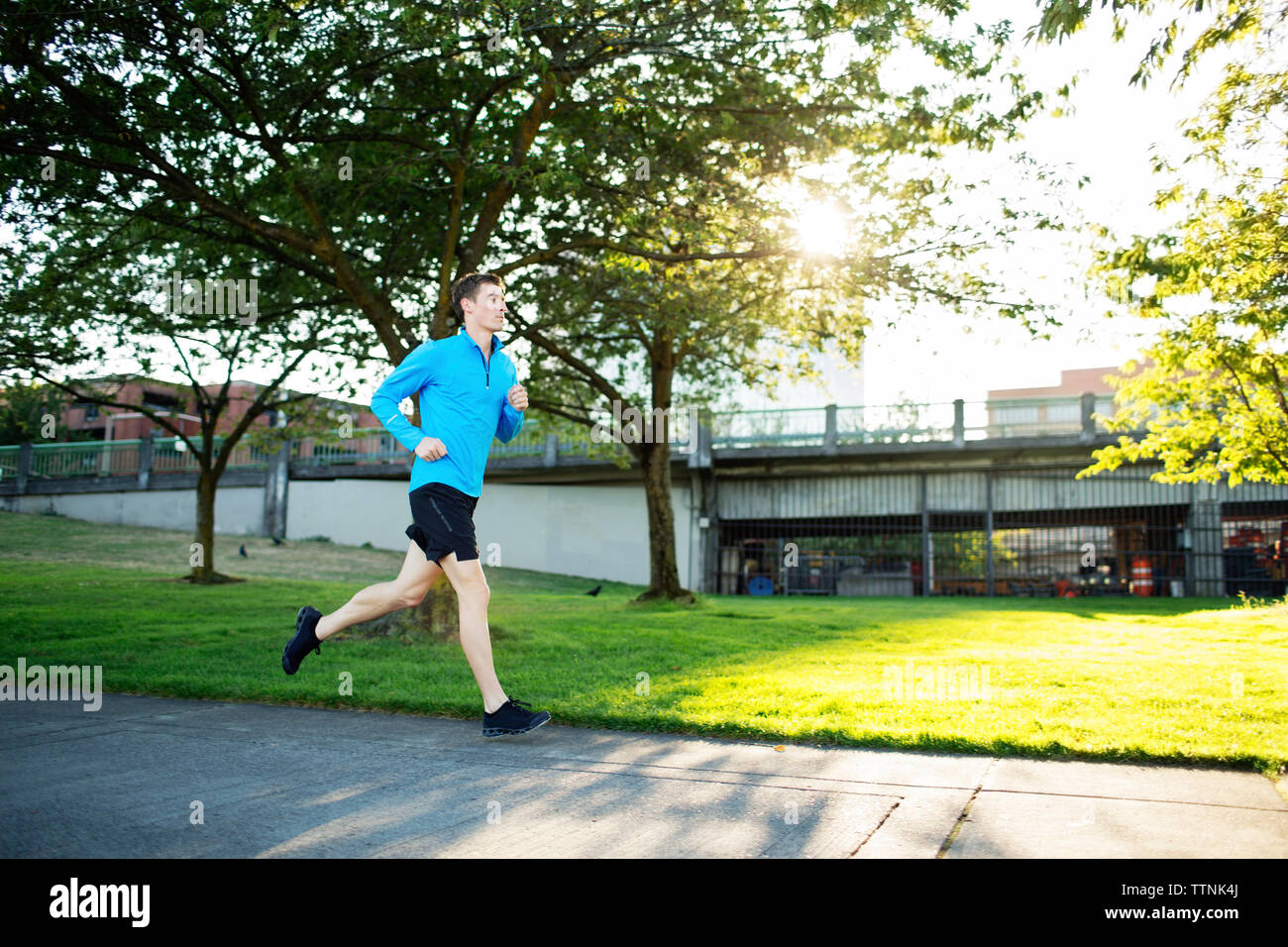 Man profile running full body hi-res stock photography and images - Alamy