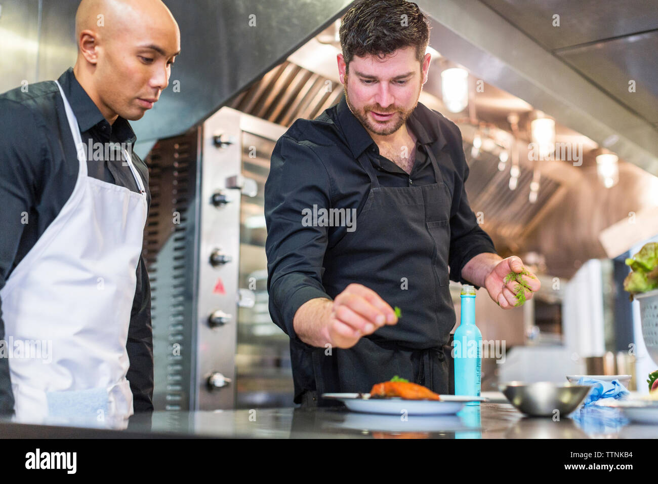 Male chefs hi-res stock photography and images - Alamy
