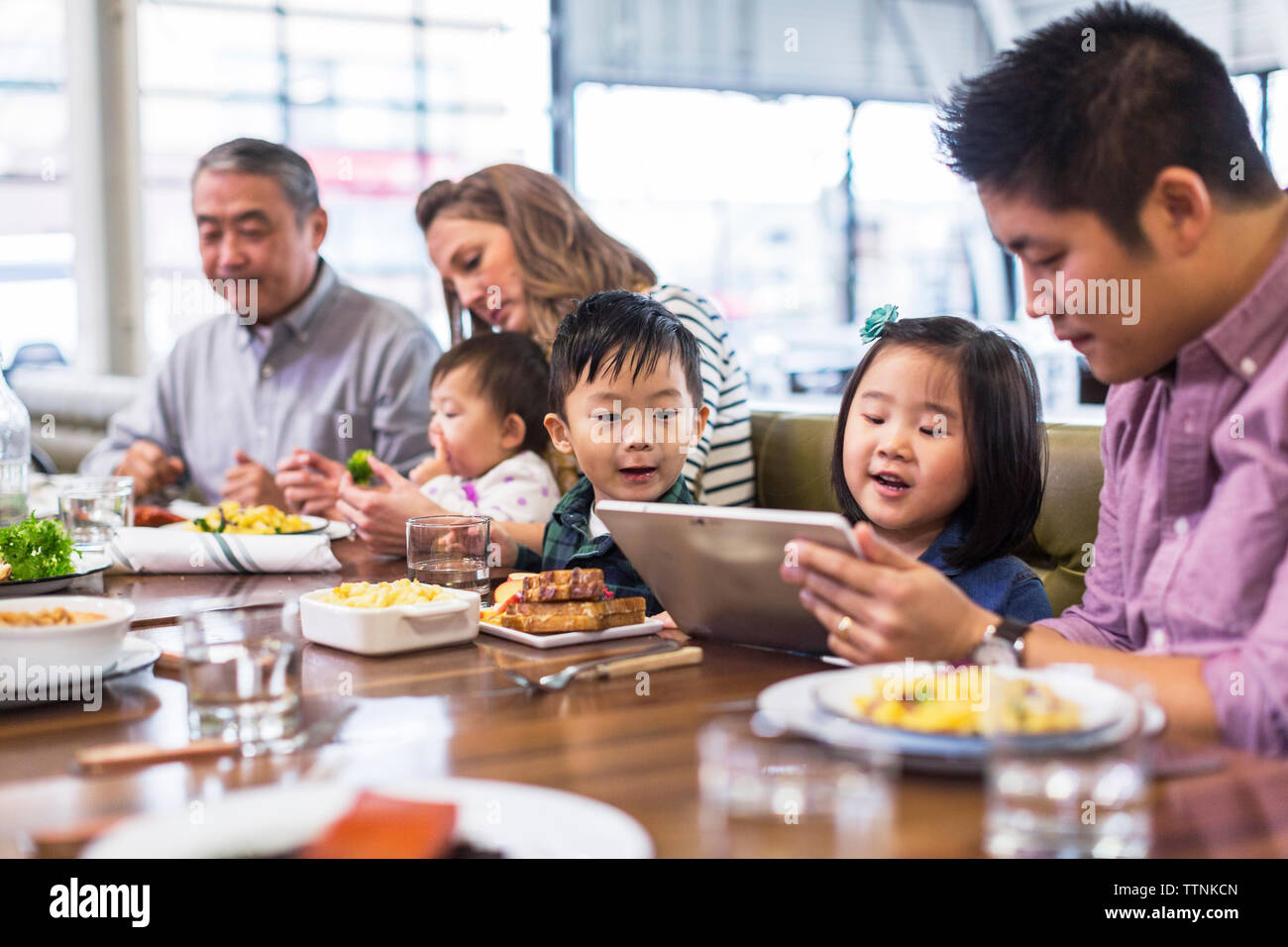 Indian children eating hi-res stock photography and images - Alamy