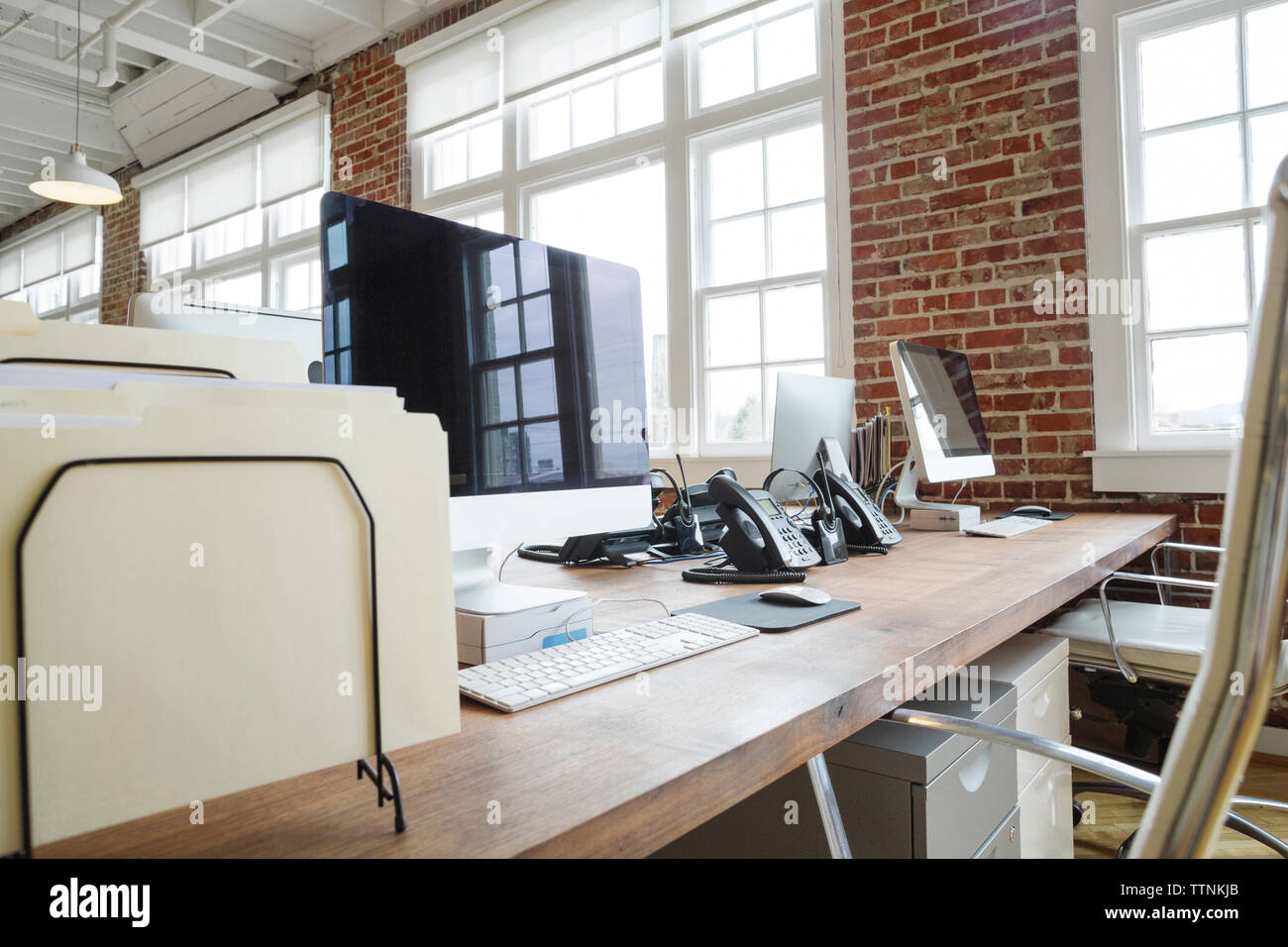 Windows desktop hi-res stock photography and images - Alamy