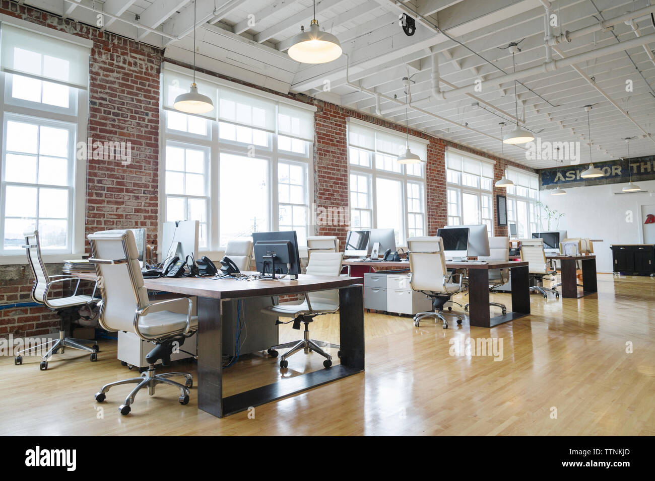 Office computers lights hi-res stock photography and images - Alamy