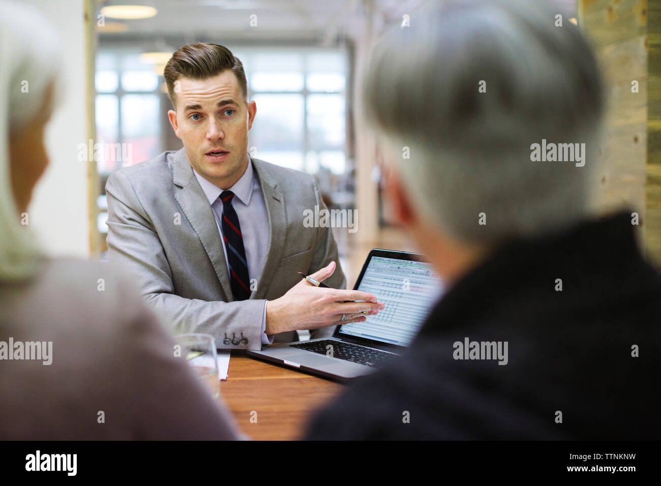Explaining laptop hi-res stock photography and images - Alamy