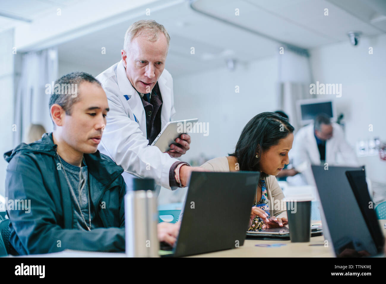 Doctor medical record computer hi-res stock photography and images - Alamy
