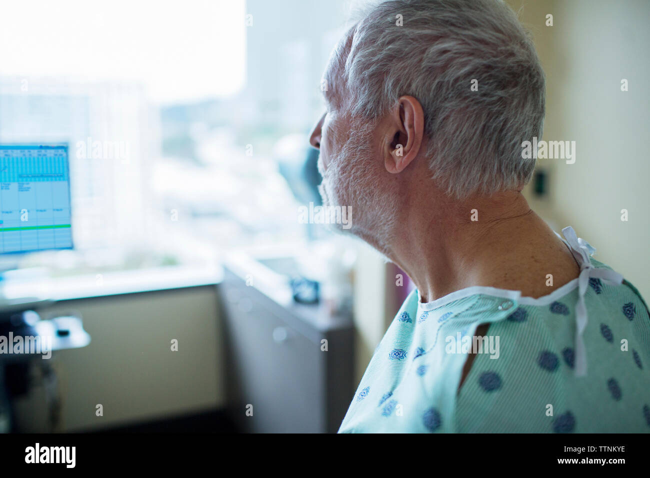 Patient hospital bed sitting up hi-res stock photography and images - Alamy