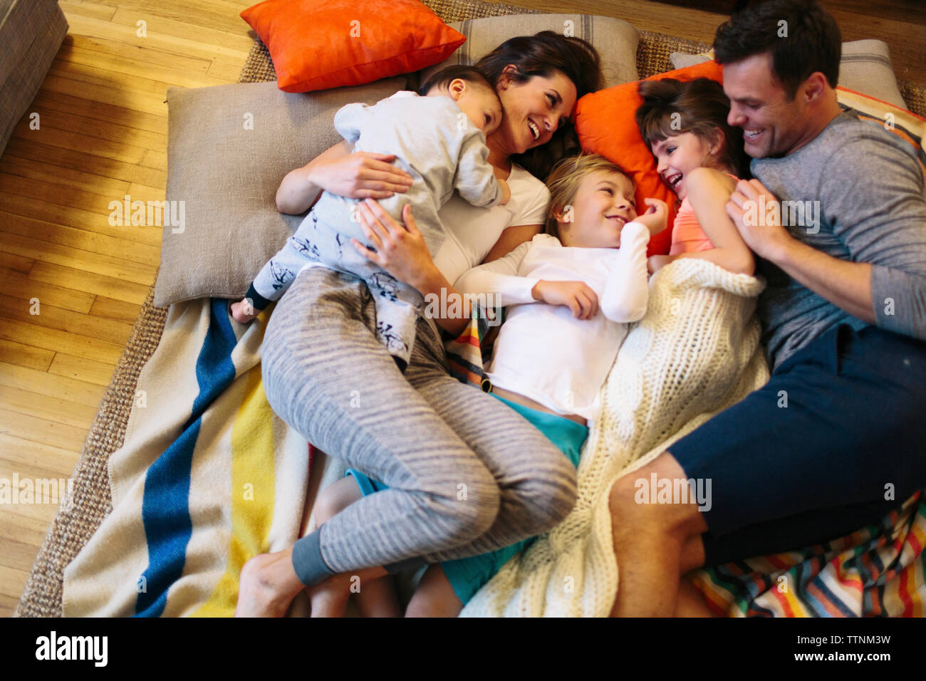 Kids sleeping together hi-res stock photography and images - Alamy