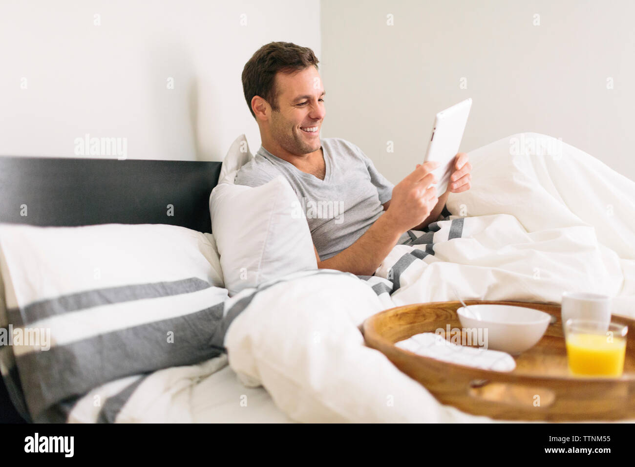 Man sitting up in bed hi-res stock photography and images - Alamy