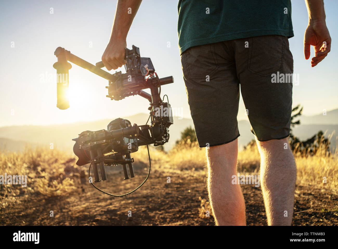 Shoulder stand camera hi-res stock photography and images - Alamy