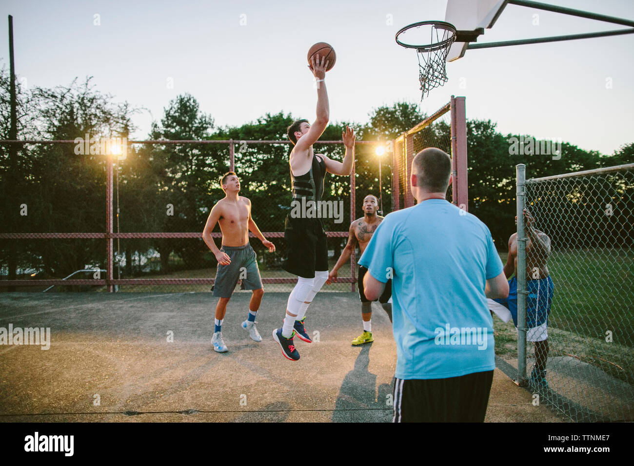 Dunking Ball Stock Photos & Dunking Ball Stock Images - Alamy