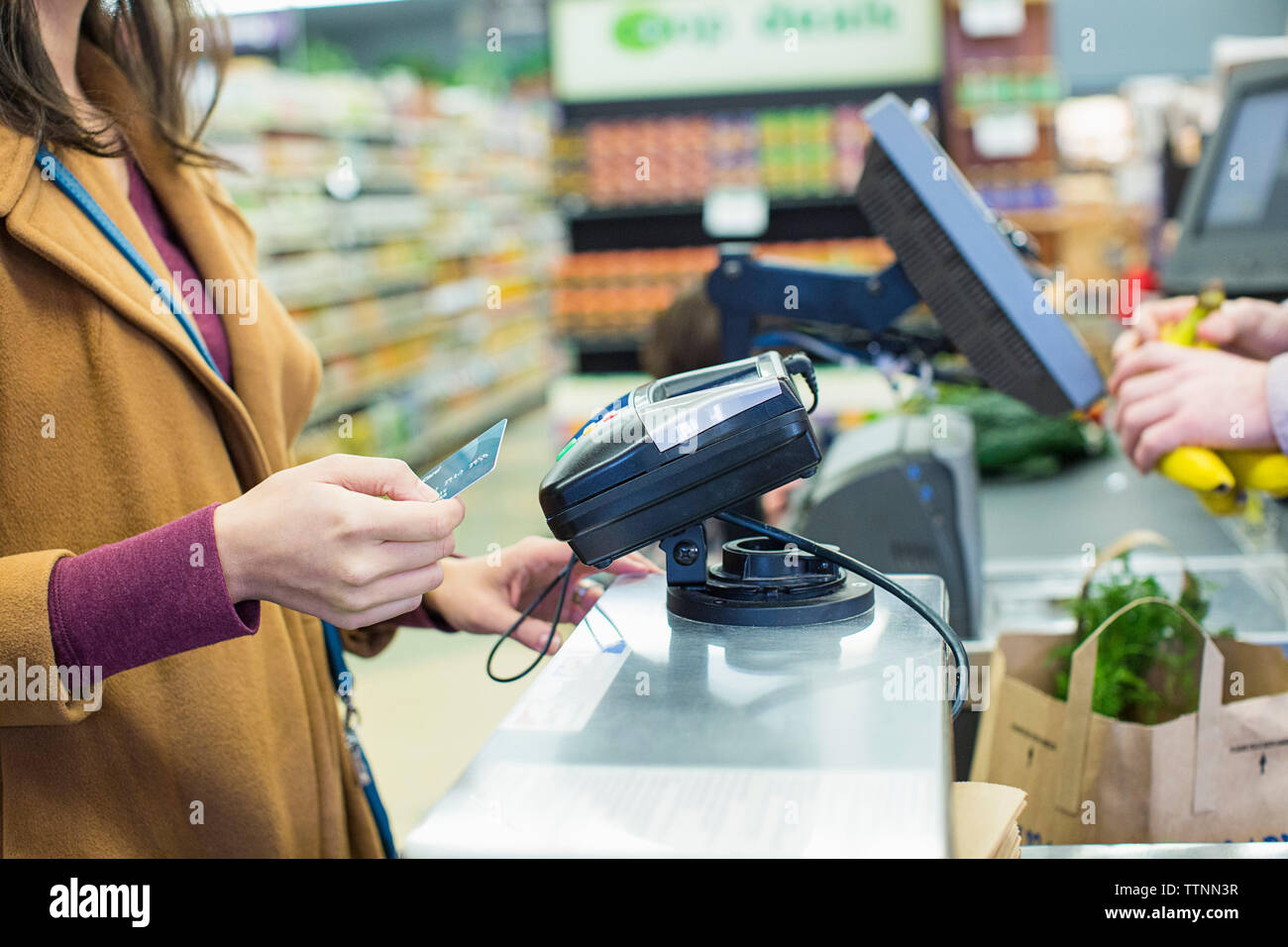 Supermarket cash counter hi-res stock photography and images - Alamy