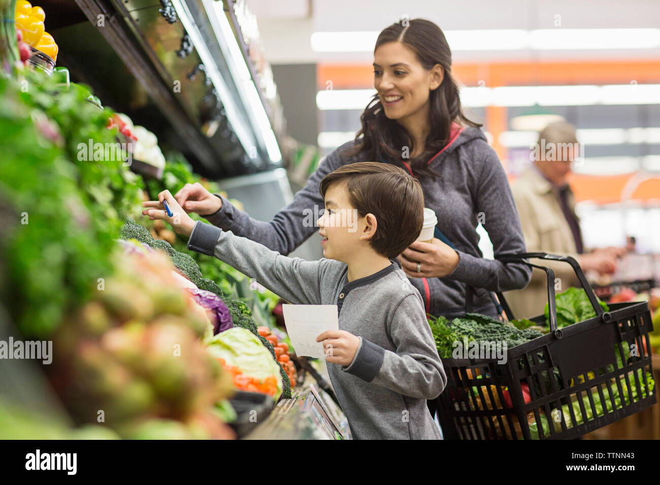 Indian supermarket shopping hi-res stock photography and images - Alamy