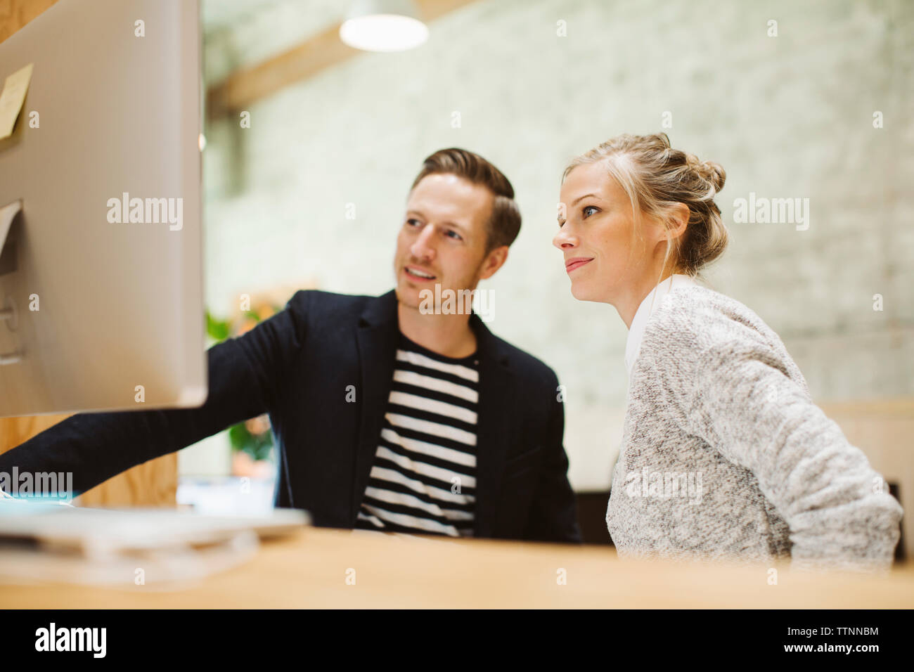 Business computer 30s hi-res stock photography and images - Alamy