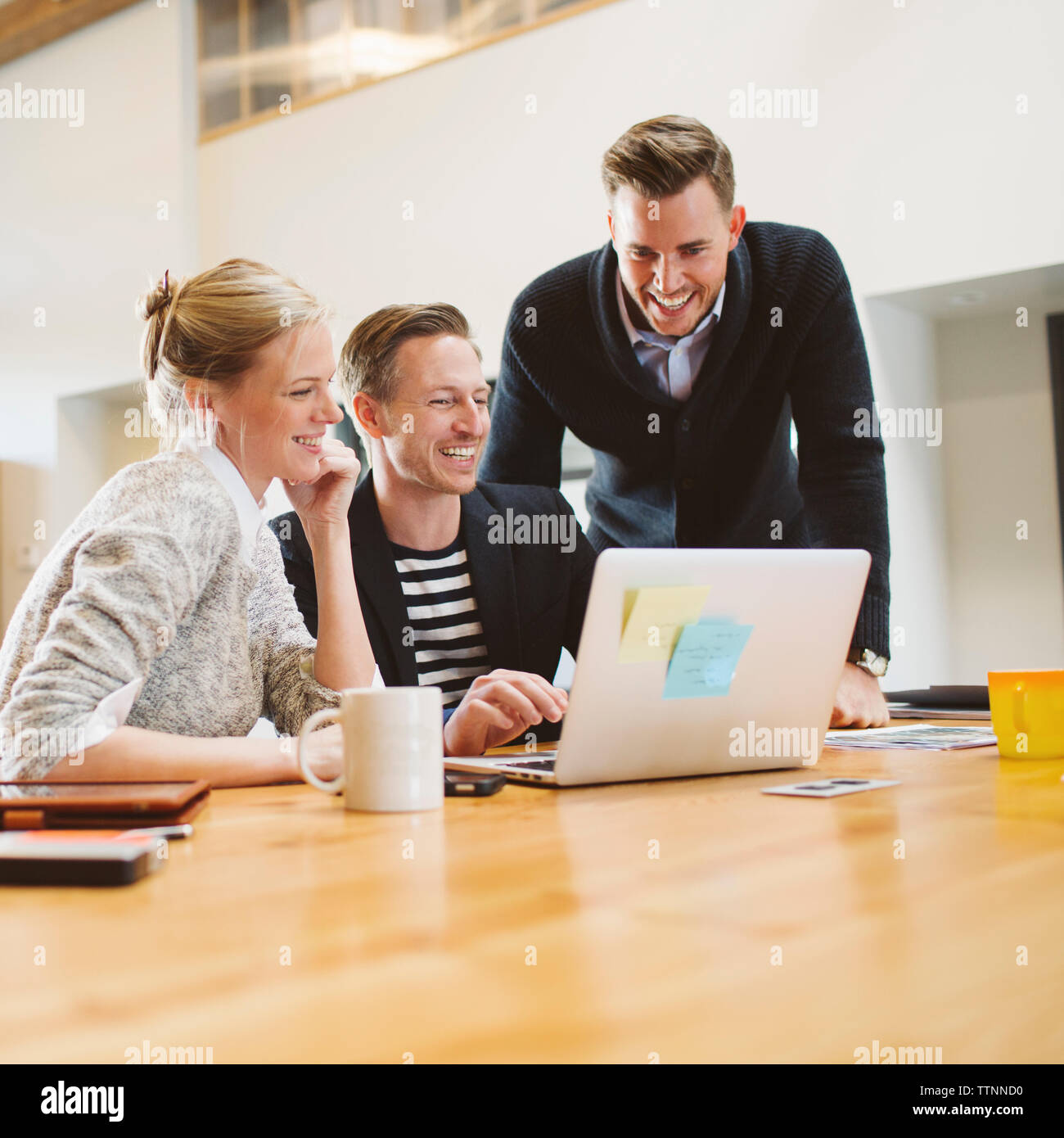 Woman lit by laptop hi-res stock photography and images - Alamy