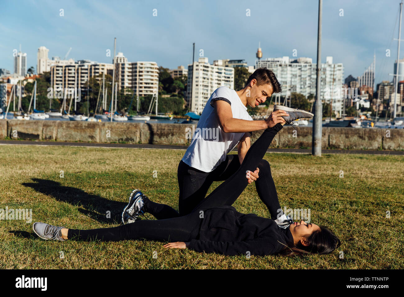Girlfriend helping hi-res stock photography and images - Alamy