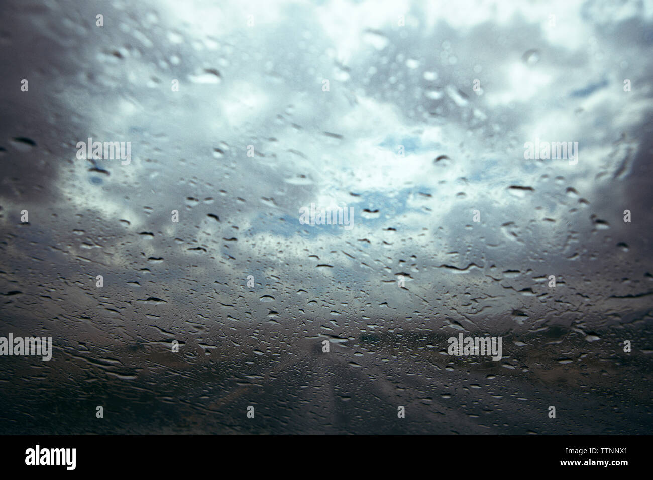 Windshield water hi-res stock photography and images - Alamy