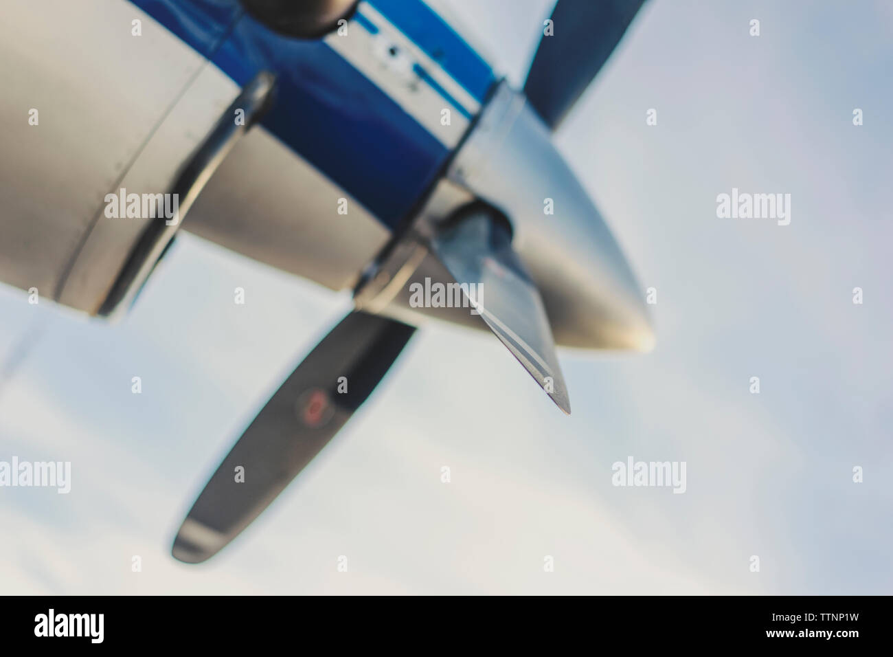 Propeller airplane hi-res stock photography and images - Alamy