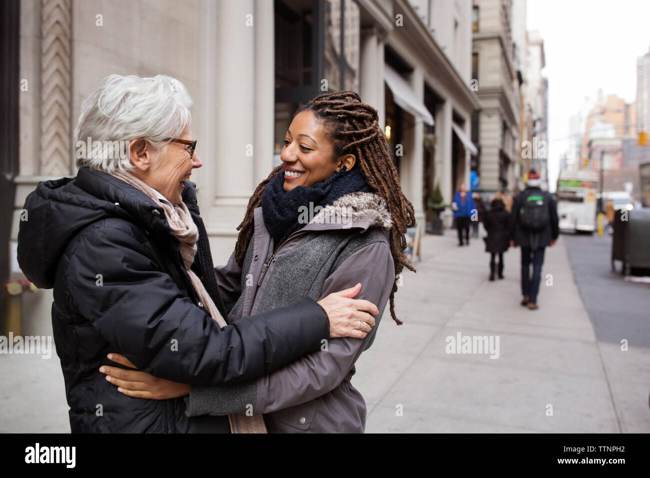 Women embracing hi-res stock photography and images - Alamy