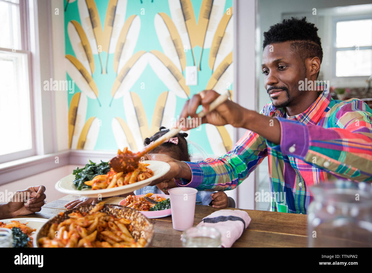 Food serving home hi-res stock photography and images - Alamy