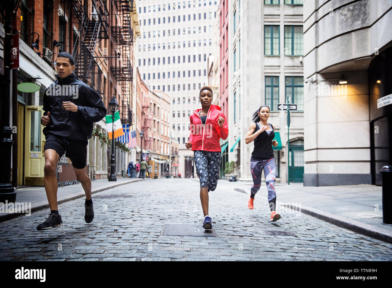 Street day running race hi-res stock photography and images - Alamy