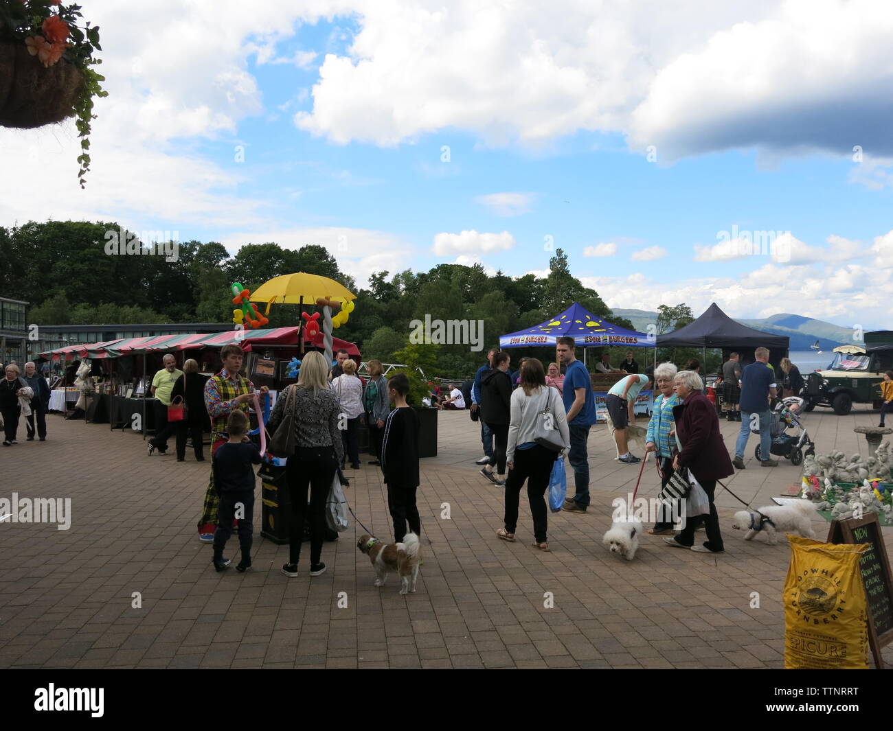Sunny weather brings out the crowds to Loch Lomond Shores, the shopping ...