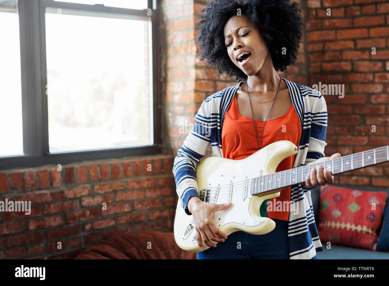 African american woman playing guitar hi-res stock photography and ...