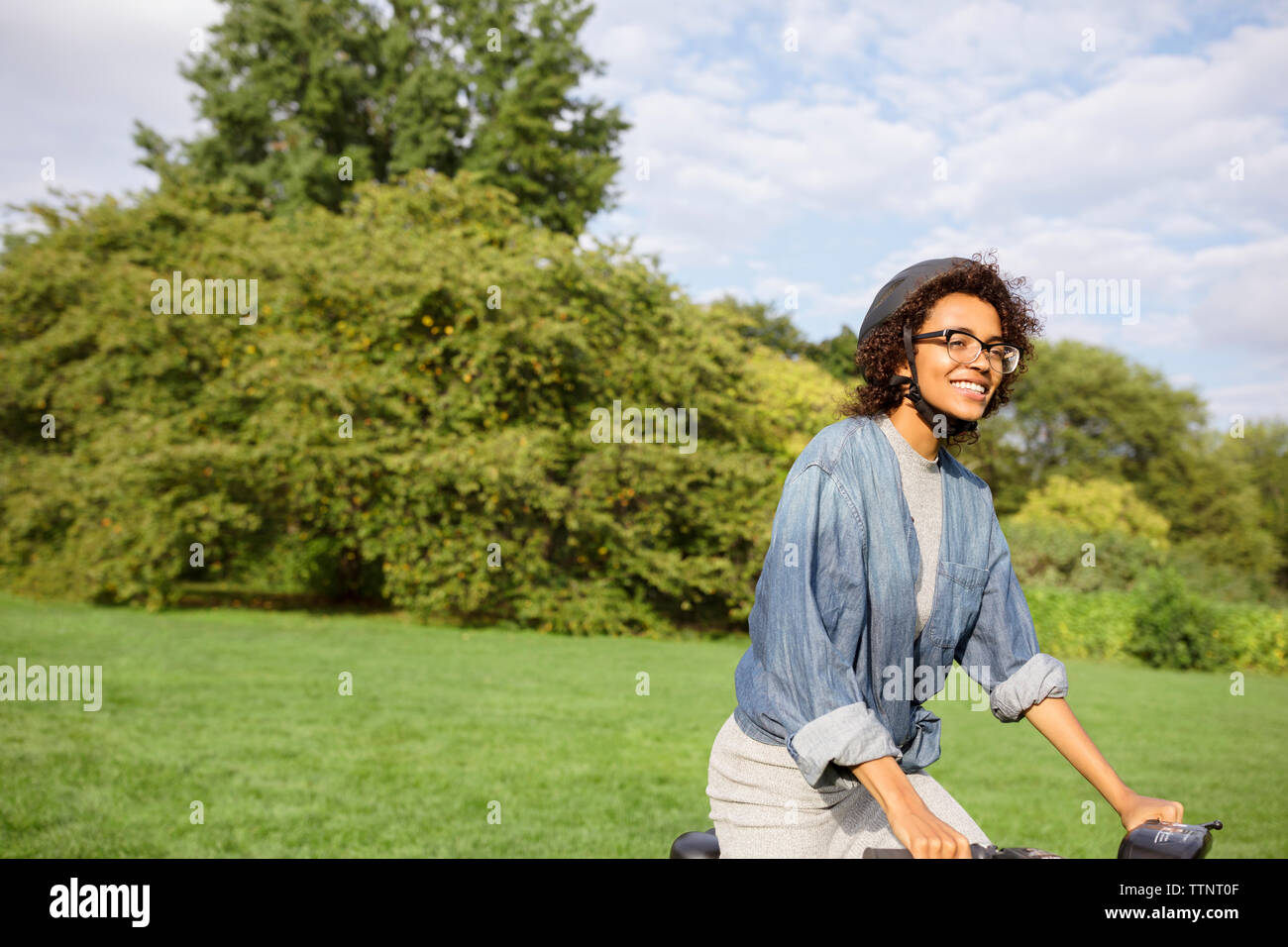 Bicycle riding hi-res stock photography and images - Alamy