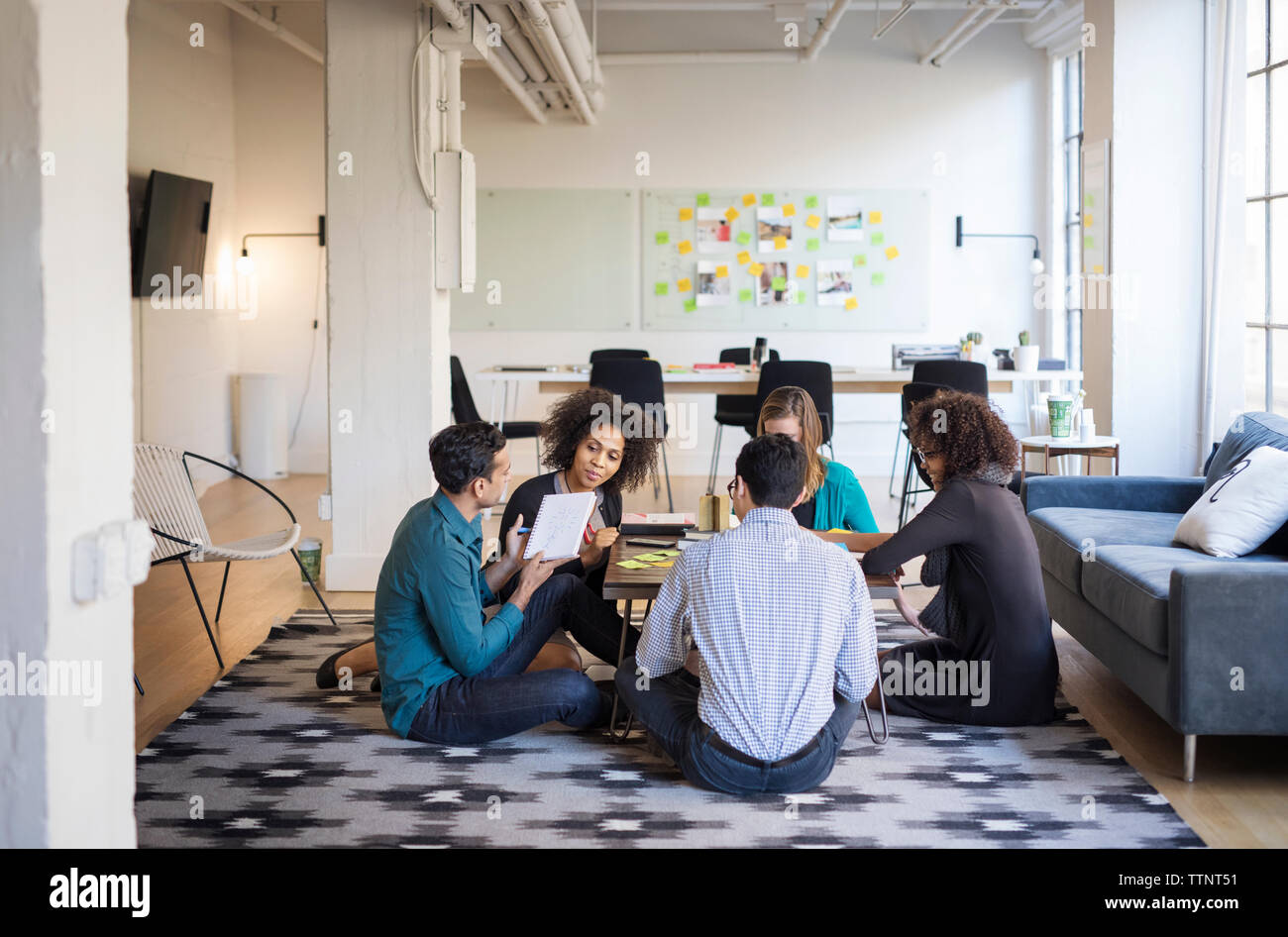 Office business lobby floor hi-res stock photography and images - Alamy