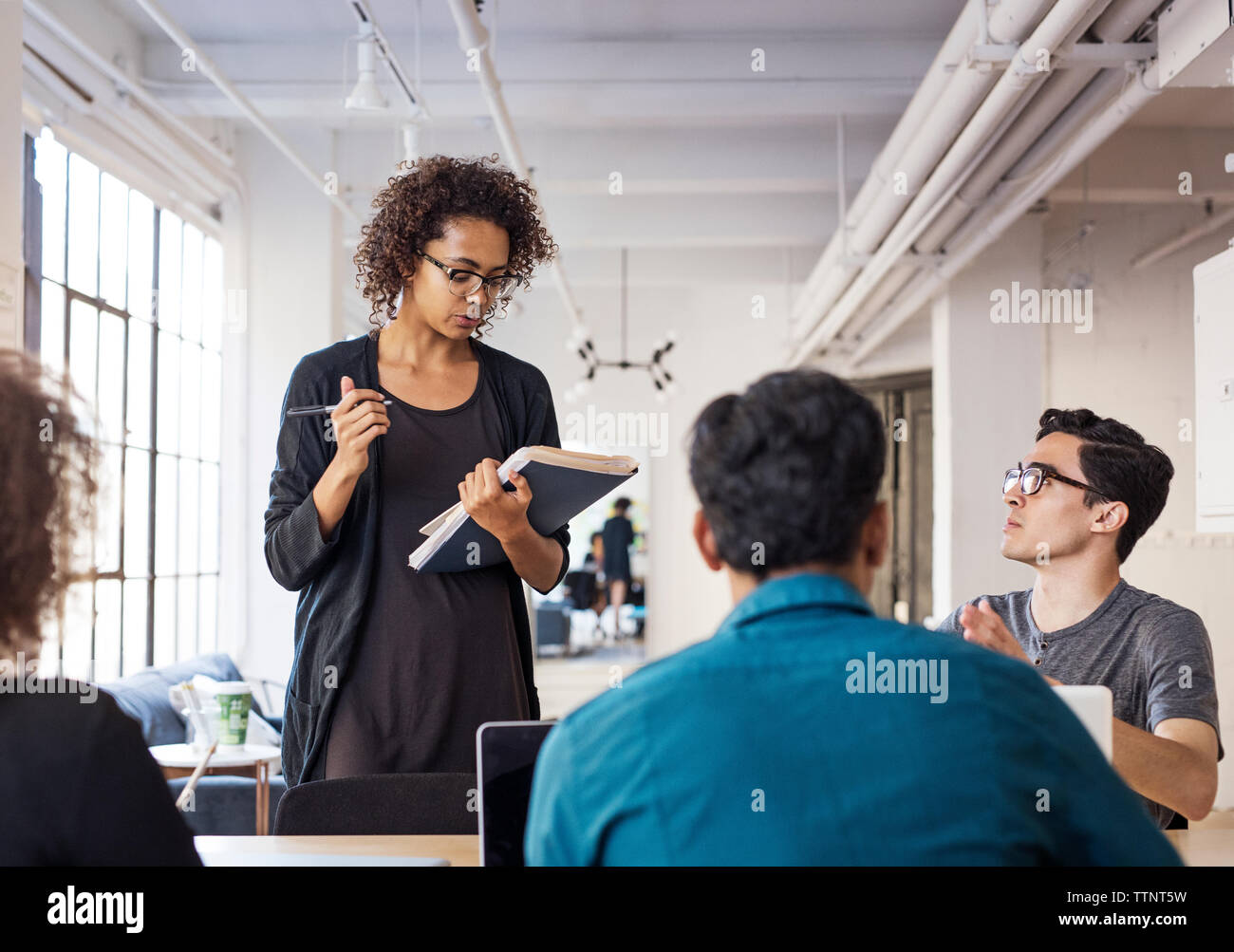 Sharing ideas hi-res stock photography and images - Alamy