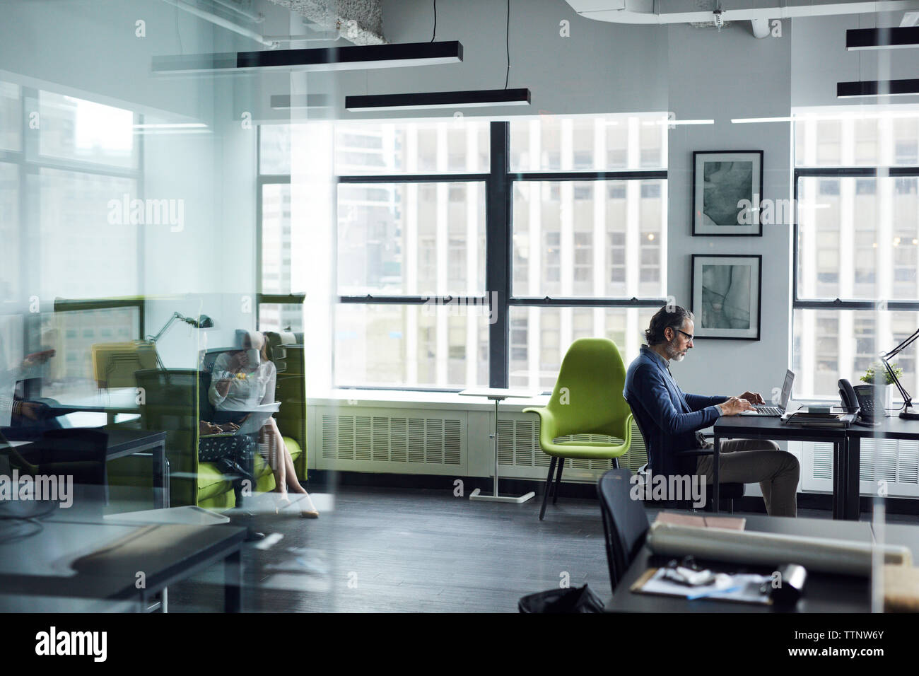 Man desk office profile sitting hi-res stock photography and images - Alamy