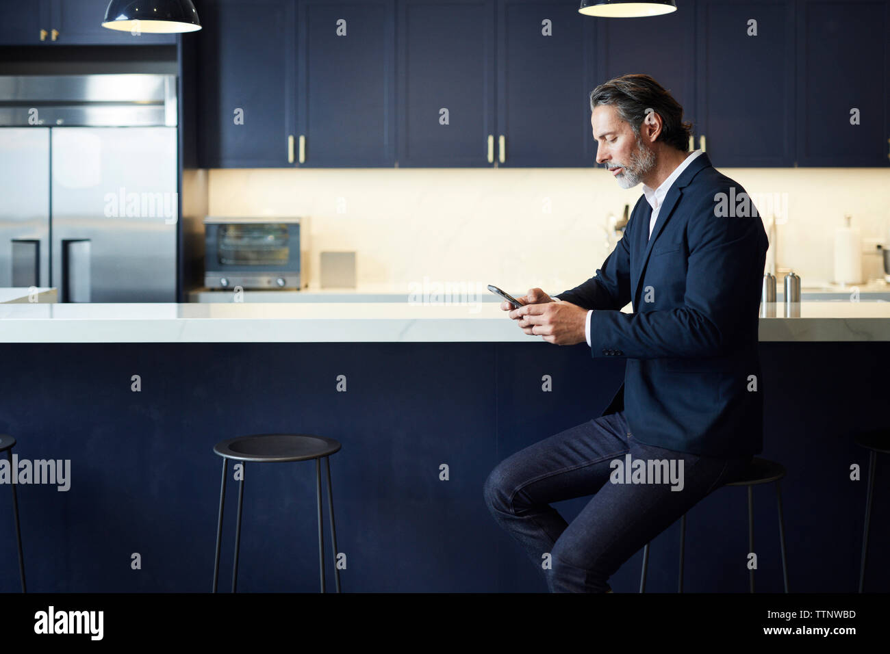 Smart phone counter hi-res stock photography and images - Alamy