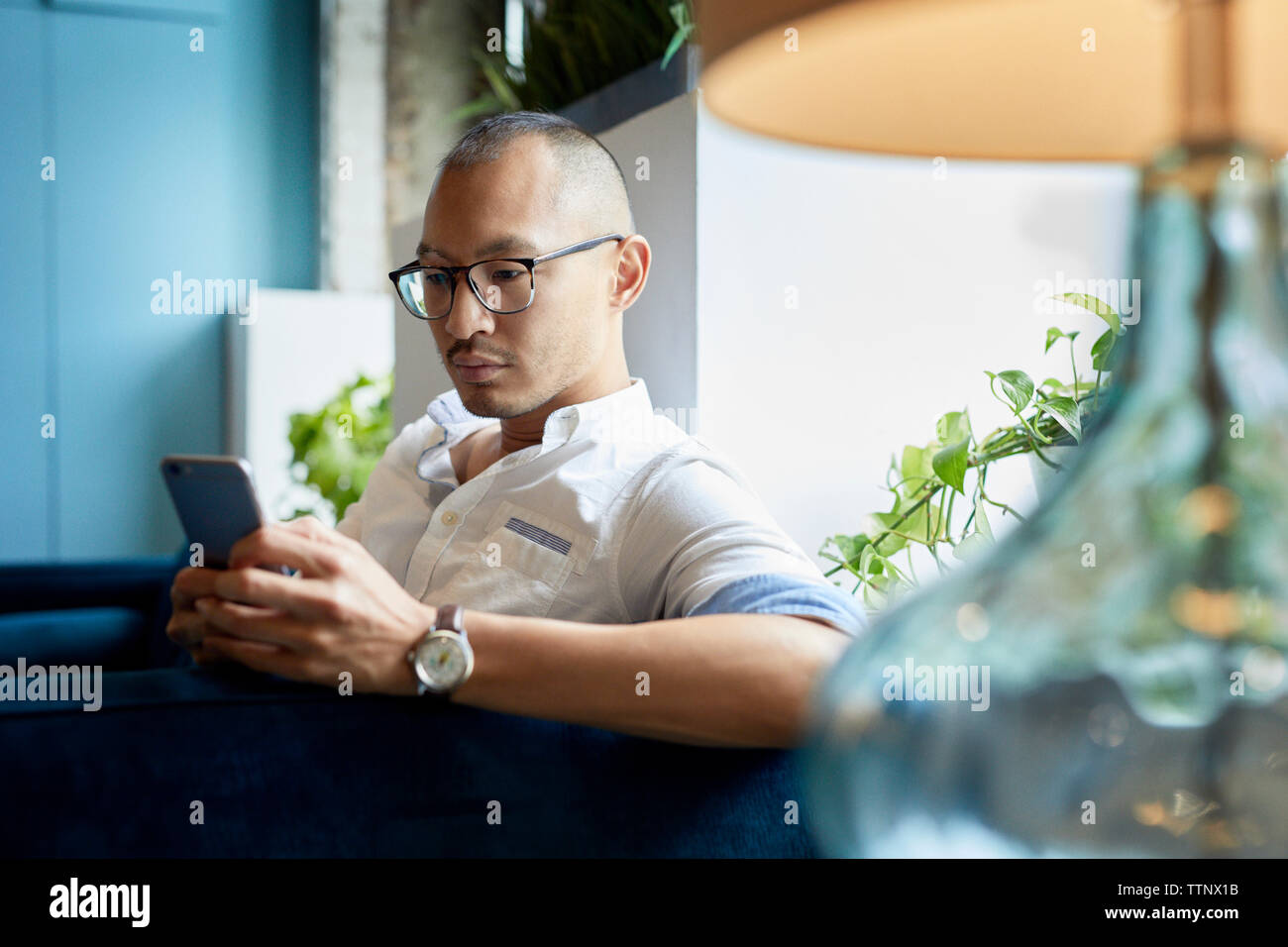 Person sitting on sofa mobile phone hi-res stock photography and images ...