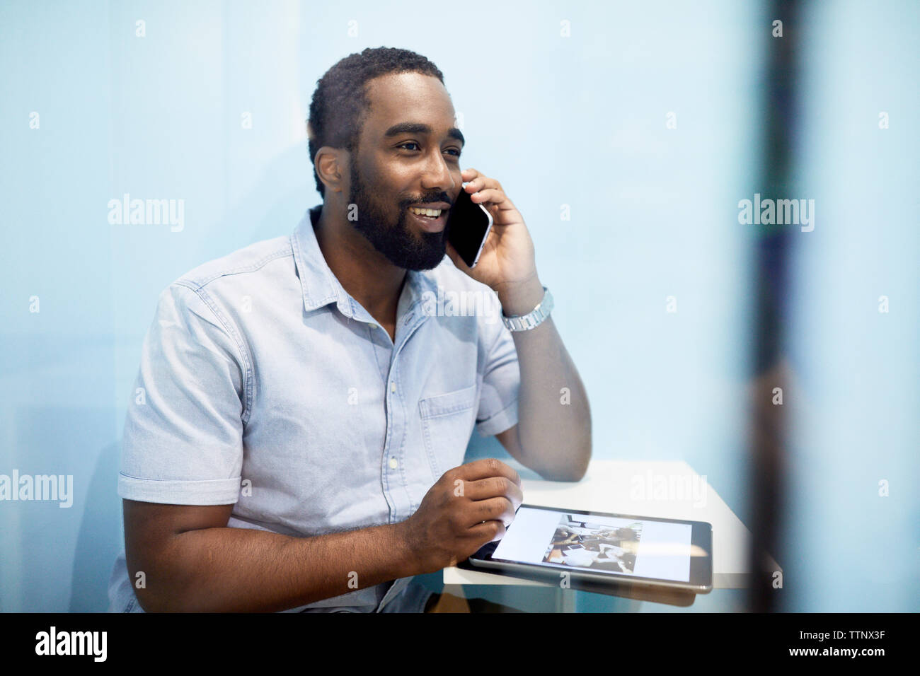 Computer person cubicle wall hi-res stock photography and images - Alamy